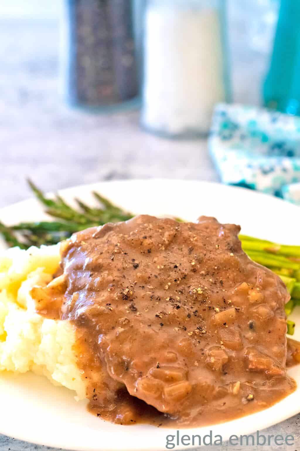 Easy Slow Cooker Beef Cube Steak - Glenda Embree